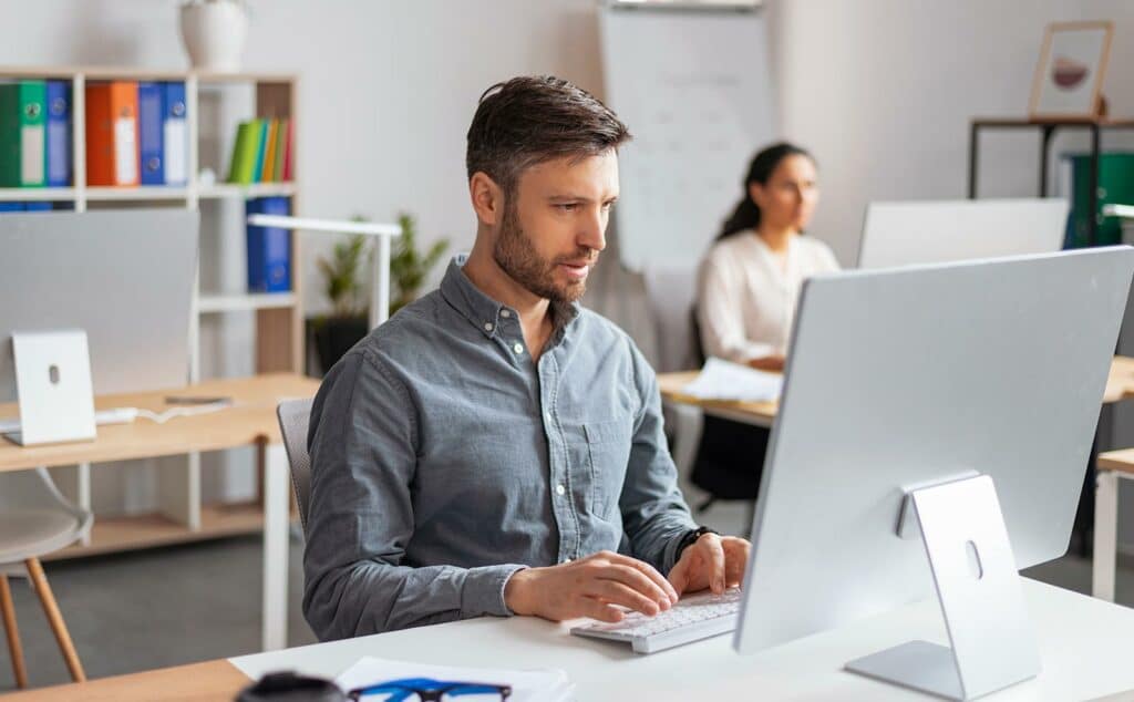 How To Write Effective Job Descriptions: 25+ Examples & Tips