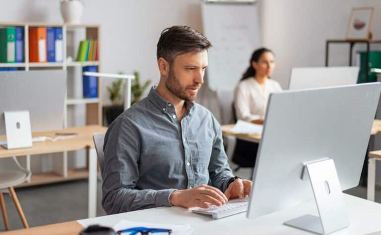 How To Write Effective Job Descriptions: 25+ Examples & Tips