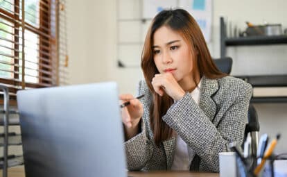 How To Write Effective Job Descriptions: 25+ Examples & Tips